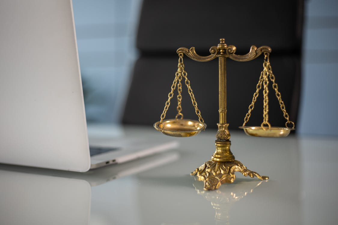 Public vs Private vs Court Attorneys: Key Legal Differences